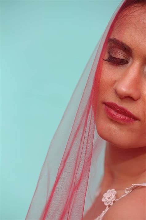 무료 사진 신부 드레스 빨간색 베일 웨딩 드레스 패션 여자 소녀 웨딩 세로