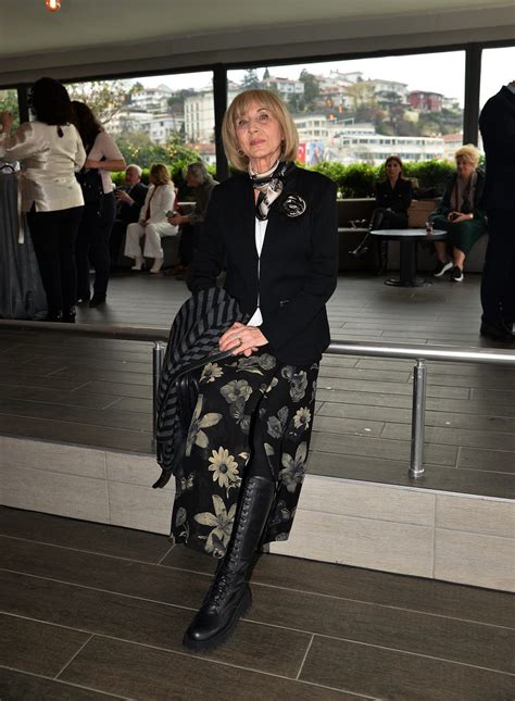 Ayşe Kulin Moda Dergi Tv