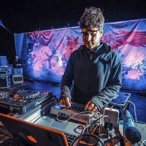 Fako скачать бесплатно в Mp3 слушать музыку онлайн на портале Musify