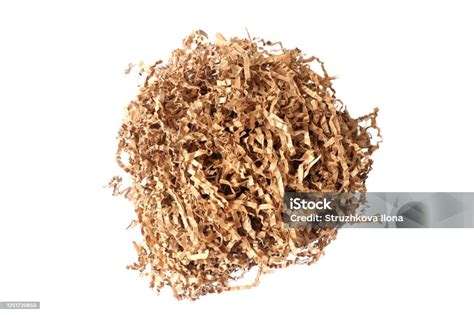 포장 재료에 대 한 파쇄 된 갈색 종이 재활용 및 자연 보존 배경과 텍스처 환경 보호 개념 격리된 상단 보기입니다 갈기갈기