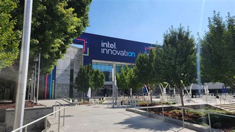 [toms Hardware] Intel Flashes Worlds First Ucie Connected Chiplet Based Cpu R Intel