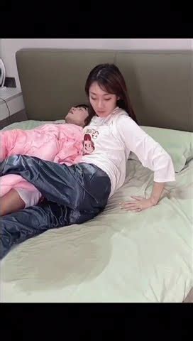 Funny Couple My Wife Bed Wetting😝try Not To Laugh😂 Hahafunny