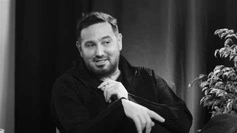 Tragedija Poznati Pevač Preminuo Na Nastupu Od Srčanog Udara