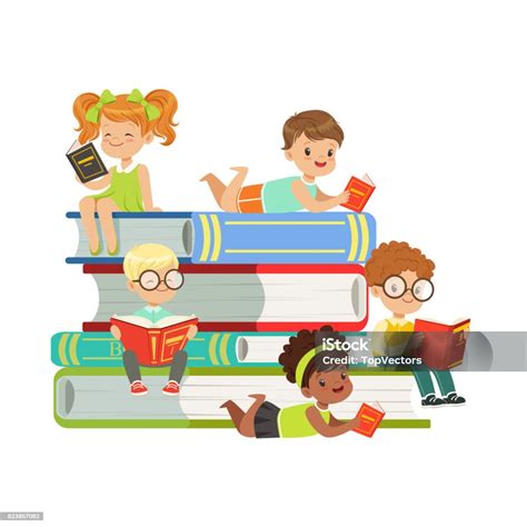 귀여운 소년과 소녀 책과 읽기 책의 더미에 앉아 아이 독서를 즐기는 다채로운 캐릭터 벡터 일러스트 레이 션 아이에 대한 스톡 벡터 아트 및 기타 이미지 Istock