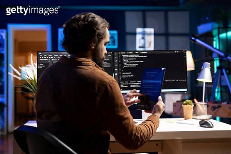 Programmer Using Tablet To Fix Vulnerabilities Compromising Systems 2081482677 게티이미지뱅크