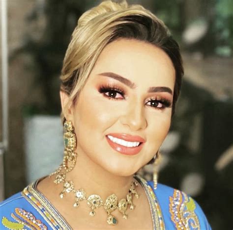 Zina Daoudia موكا بازا Mucca Pazza превод на енглески