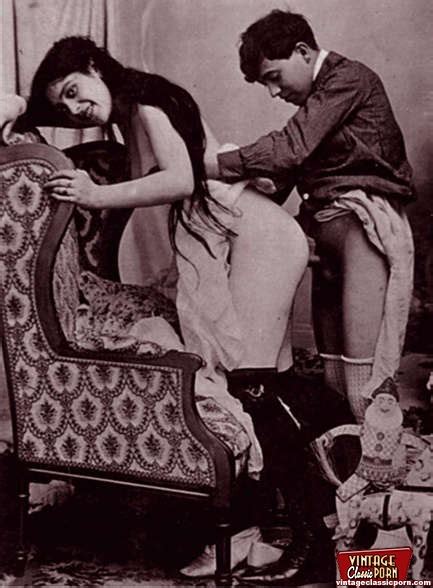 Vintage Xxx Sensual Vintage Couples Having XXX Dessert Picture 5
