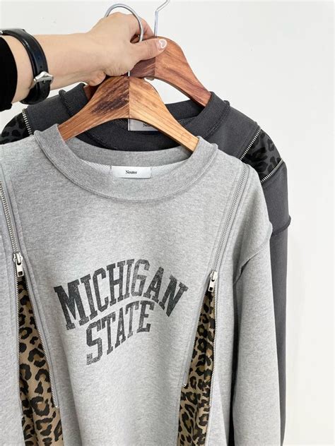 호피 콤비 레터링 맨투맨 2컬러 헬로마켓