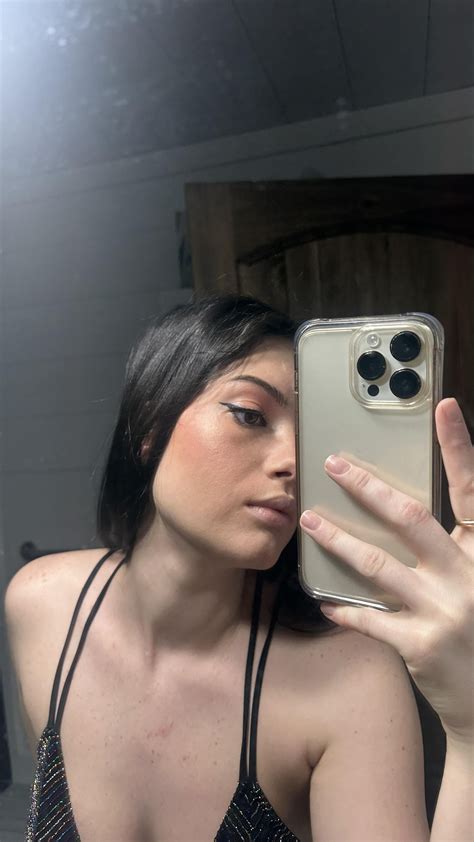 Flourecsent Vs Regular Lighting This Is Why You Get Home From Ulta And The Foundation Doesnt