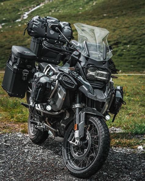 Bmw R1250gs Adventure Bike On Gravel Road Aangepaste Motoren Wallpaper Achtergronden