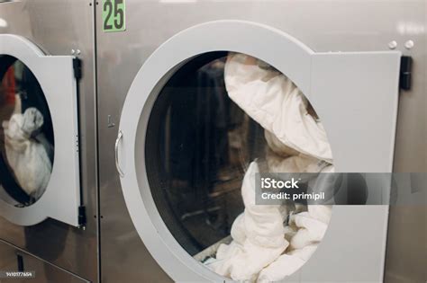 드라이 클리닝 옷 깨끗한 천 화학 공정 세탁 산업용 드라이 클리닝 0명에 대한 스톡 사진 및 기타 이미지 0명 Istock