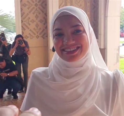 Puteri Sarah Cantik Bagai Princess Baju Putih Lambang Nafas Baharu