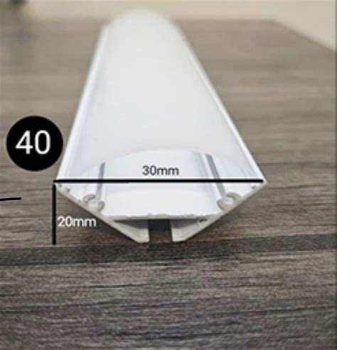 قاب چراغ خطی کد ۴۰ با طلق منحنی عرض ۳ سانت ارتفاع ۲ سانتی معین نور