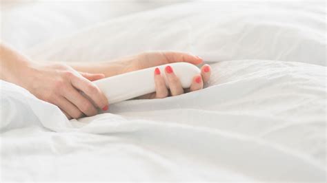 How To Use Sex Toys According To A Sex Toy Expert Glamour