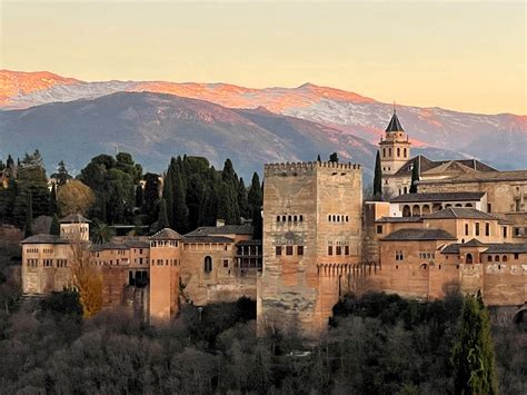 Xiao Ping Chen Connects People Across Cultures And Communication Styles The Whole U