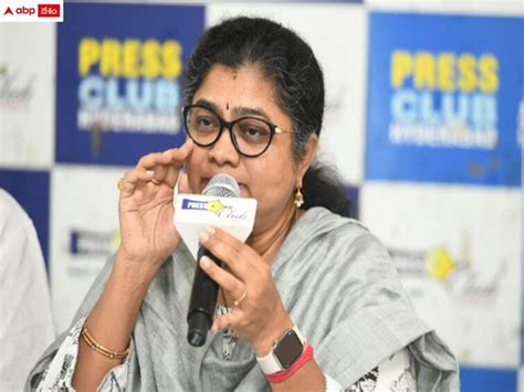 Telangana Elections Palvai Sravanthi Sensational Comments On Congress Party In Telangana