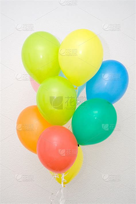 不同颜色的气球