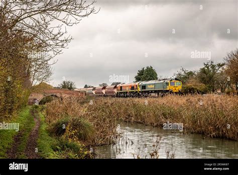 Freightliner Class 66 No 66572 And Class 59 No 59203 Pass The Kennet