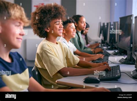 Indian Classroom Computers Hi Res Stock Photography And Images Alamy