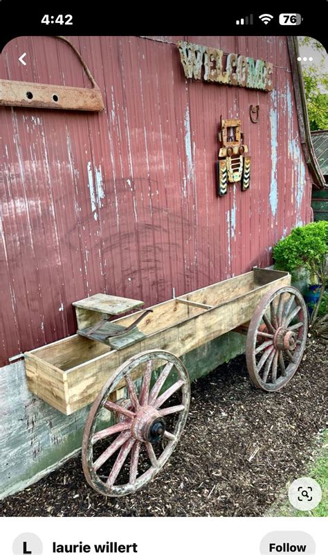 Rustic Wagon Wheel Decor For Your Garden Wagon Wheel Ideas Outdoor