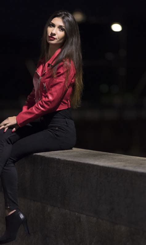 Download Wallpaper Night Face Style Model Hair Walk Daniela Section Girls In Resolution