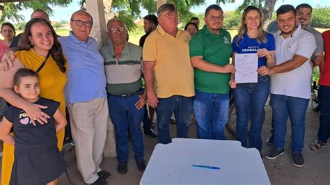 Limoeiro Do Norte Prefeita Dilmara Assina Ordem De Serviço Para Reforma Do Galpão Das Carroças