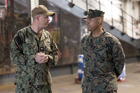Dvids Images Lt Gen Cavanaugh Visits Uss Bataan Image 8 Of 19