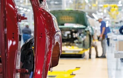 전기차 생산 줄이는 현대차 하이브리드로 유턴