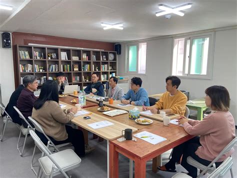 기윤실 오늘 새롭게 단장한 기윤실 사무실에서 상임집행위원회 회의가 있었습니다 회의에 앞서 한