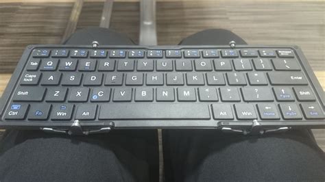 膝の上で使える 折りたたみ式ワイヤレスキーボード EC Technology Bluetooth