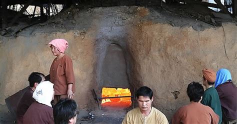 추위 물리치는 전통 황토 숯가마 찜질