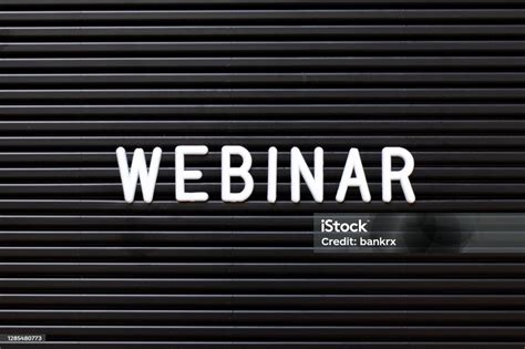 워드 웨비나 배경에 흰색 알파벳과 검은 색 펠트 편지 보드 0명에 대한 스톡 사진 및 기타 이미지 0명 개선 공부 Istock