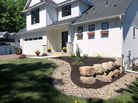 27 Stunning River Rock Landscaping Concepts For A Front Yard Thatll