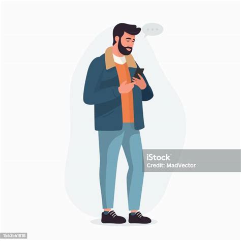 젊은 남자 소년 십대는 스마트폰을 보고 채팅을 하고 있다 행복한 남자 남자가 말하고 전화로 타이핑하고 있습니다 캐주얼 옷을 입은 전신 플랫 만화 캐릭터 벡터 일러스트레이션