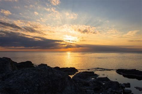 무료 이미지 바닷가 바다 연안 록 대양 수평선 사람 구름 하늘 해돋이 일몰 아침 육지 웨이브 새벽 황혼 저녁 반사 만 잔광 바람 파도