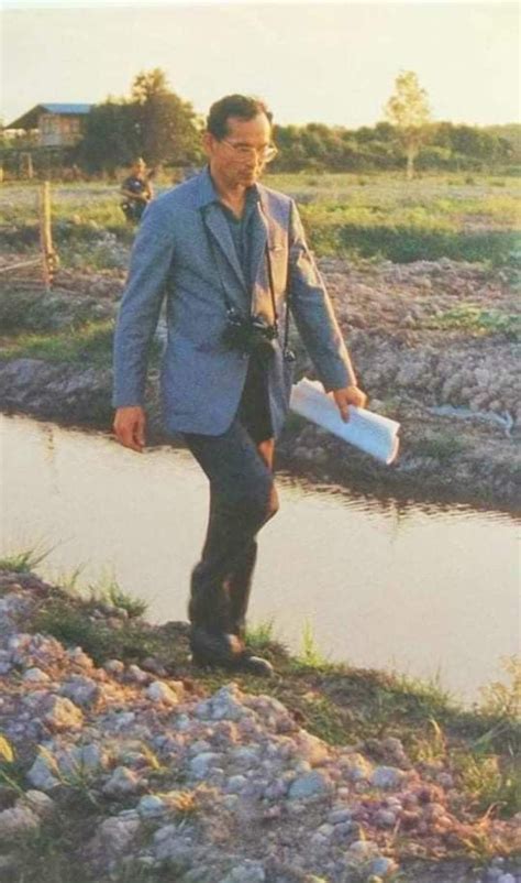 ปักพินโดย นราธิป ใน พระราชกรณียกิจของพระบาทสมเด็จพระเจ้าอยู่หัว กษัตริย์ ราชวงศ์ ภาพหายาก