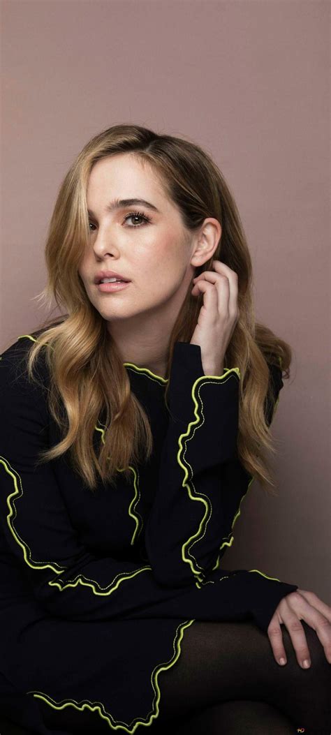 American Actress Zoey Deutch In Sundance Photoshoot 4k Wallpaper Download