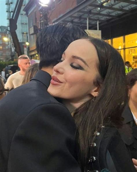 Pin De Marvelgirl Em Dove Cameron