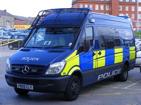 배경 화면 자동차 수송 봉고차 운송 수단 Police Van Transit Police 상업용 차량 도로 직업 경찰차 비상 사태 차량 거리 미니 밴