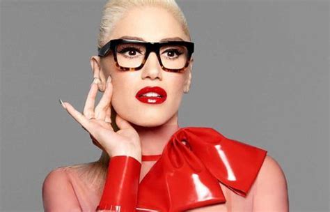 Attention Glasses Wearers Gwen Stefani Gets Your Eyelash Extensions Struggle Eye Wear Glasses