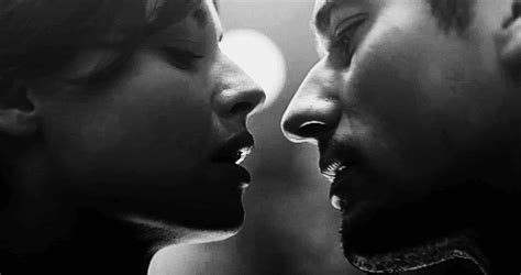 რომანტიული და ანიმაციური ფოტოები კვირა