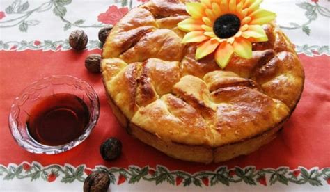 Погача с мед и орехи Моята Рецепта