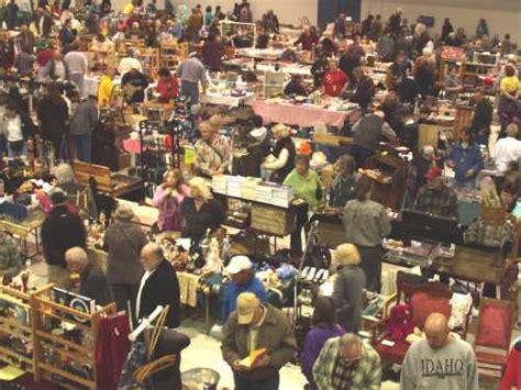 Visit These 6 Incredible Oregon Flea Markets