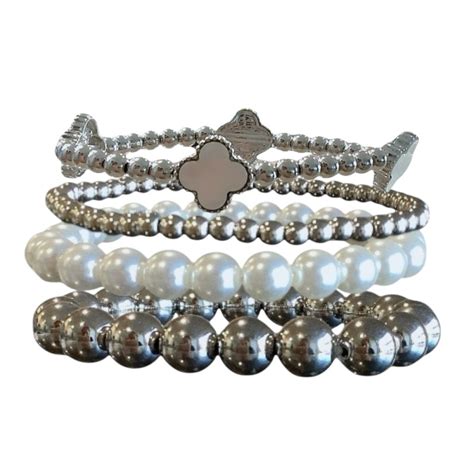 Stretchable Clover And Pearl Bracelet Silver And White