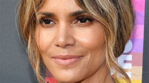 Halle Berry Verr T Ist Ihr Xxl R Cken Tattoo Wirklich Echt
