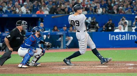 Aaron Judge Home Run Ball Blue Jays Bullpen Makes Sure Yankees Secure Historic Hr No 61 Cbs