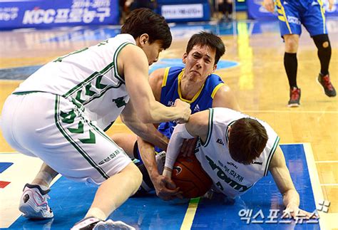 이동준 공 좀 줘~[포토]