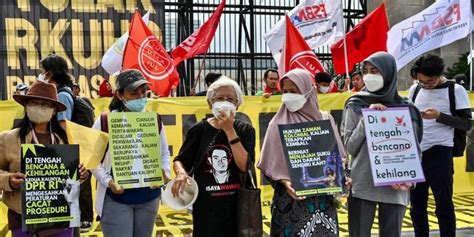 Indonesian Parliament Approves Legislation Banning Sex Outside Marriage