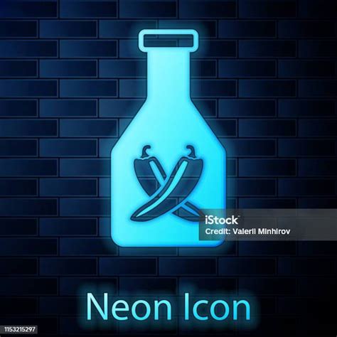 벽돌 벽 배경에 고립 된 빛나는 네온 케첩 병 아이콘입니다 핫 칠리 페 퍼 포드 사인 바베 큐 및 바베 큐 그릴 기호입니다 벡터 일러스트 개념에 대한 스톡 벡터 아트 및