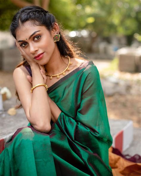 Photos சிலை தோற்றுவிடும் அழகில் பின்னணி பாடகி பிரிதிவி ராஜேஷ் வேற லெவல் போட்டோஸ் இதோ